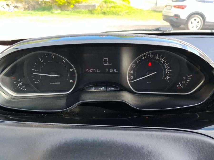 Sarkans Peugeot 208 2017 Viļņa, ar dzinēja tilpumu 1.56 L un nobraukumu 198 tūkst. km par 3900 €, foto 10 vietnē AUTOMOTO.COM.LV