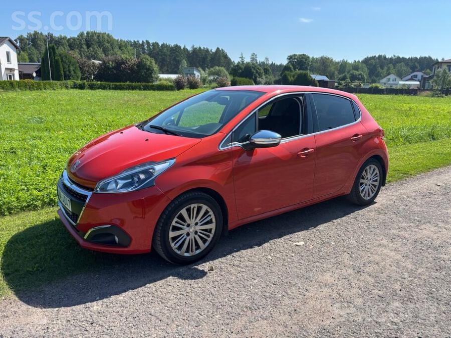 Red Peugeot 208 2018 in Riga, with an engine capacity of 1.20 L and mileage of 149 thousand km for 6550 €, photo 1 on AUTOMOTO.COM.LV