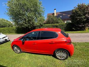 Red Peugeot 208 2018 in Riga, with an engine capacity of 1.20 L and mileage of 149 thousand km for 6550 €, photo 6 on AUTOMOTO.COM.LV