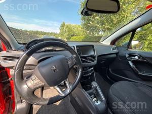Red Peugeot 208 2018 in Riga, with an engine capacity of 1.20 L and mileage of 149 thousand km for 6550 €, photo 8 on AUTOMOTO.COM.LV