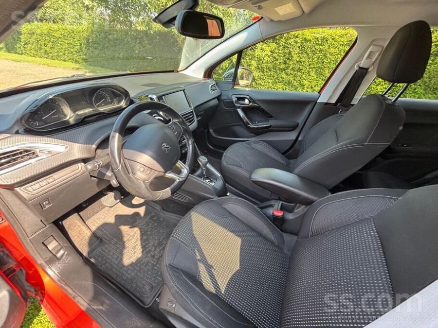 Red Peugeot 208 2018 in Riga, with an engine capacity of 1.20 L and mileage of 149 thousand km for 6550 €, photo 9 on AUTOMOTO.COM.LV