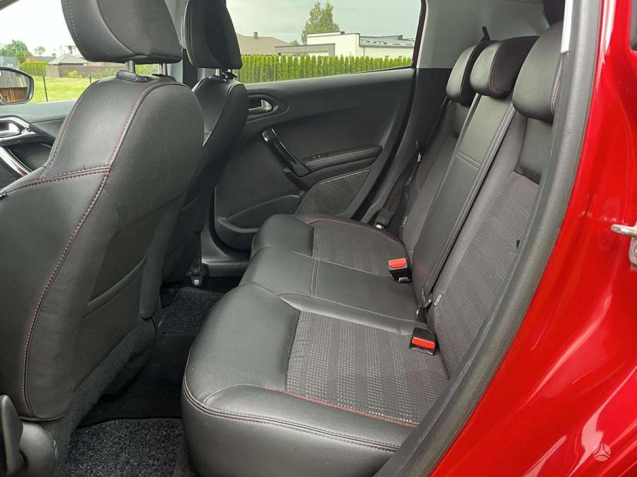 Sarkans Peugeot 208 2018 Tauragė, ar dzinēja tilpumu 1.20 L un nobraukumu 158 tūkst. km par 4550 €, foto 18 vietnē AUTOMOTO.COM.LV
