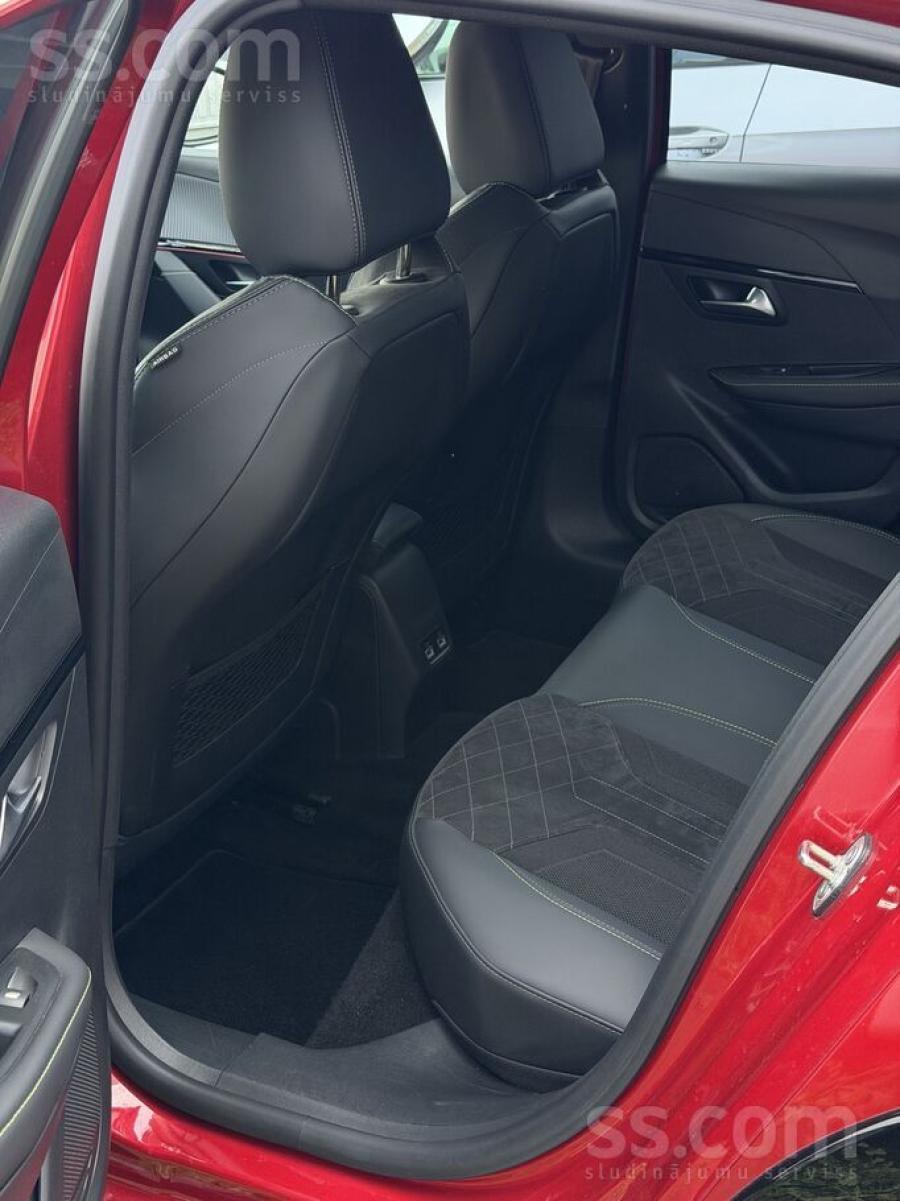 Red Peugeot 208 2021 in Riga, with an engine capacity of 0.00 L and mileage of 22 thousand km for 17280 €, photo 10 on AUTOMOTO.COM.LV