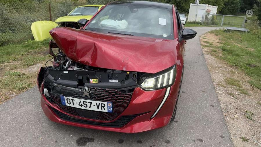 Sarkans Peugeot 208 2023 Kauņa, ar dzinēja tilpumu 0.00 L un nobraukumu 30 tūkst. km par 9600 €, foto 3 vietnē AUTOMOTO.COM.LV