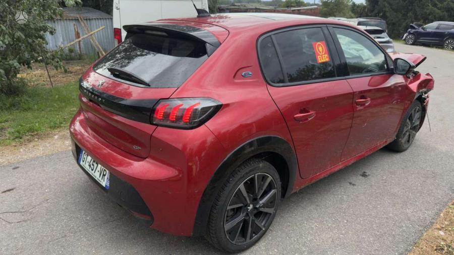 Sarkans Peugeot 208 2023 Kauņa, ar dzinēja tilpumu 0.00 L un nobraukumu 30 tūkst. km par 9600 €, foto 8 vietnē AUTOMOTO.COM.LV