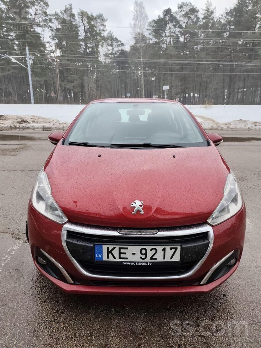 Red Peugeot 208 2015 in Jurmala, with an engine capacity of 1.20 L and mileage of 272 thousand km for 2700 €, photo 1 on AUTOMOTO.COM.LV
