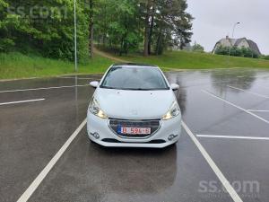 White Peugeot 208 2012 in Aluksne, with an engine capacity of 1.20 L and mileage of 0 thousand km for 3500 €, photo 4 on AUTOMOTO.COM.LV