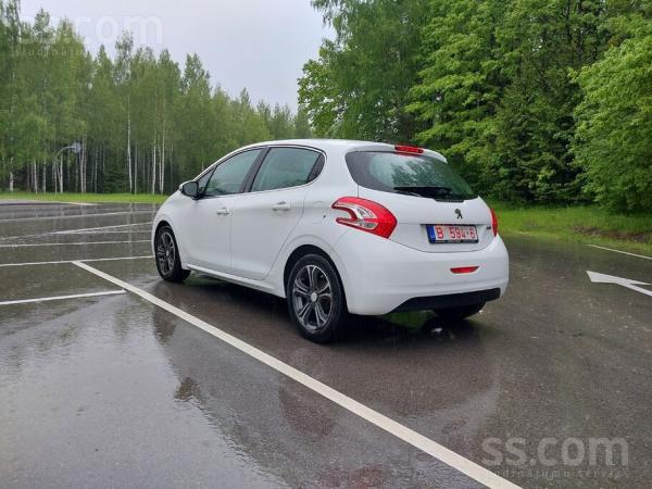 White Peugeot 208 2012 in Aluksne, with an engine capacity of 1.20 L and mileage of 0 thousand km for 3500 €, photo 6 on AUTOMOTO.COM.LV
