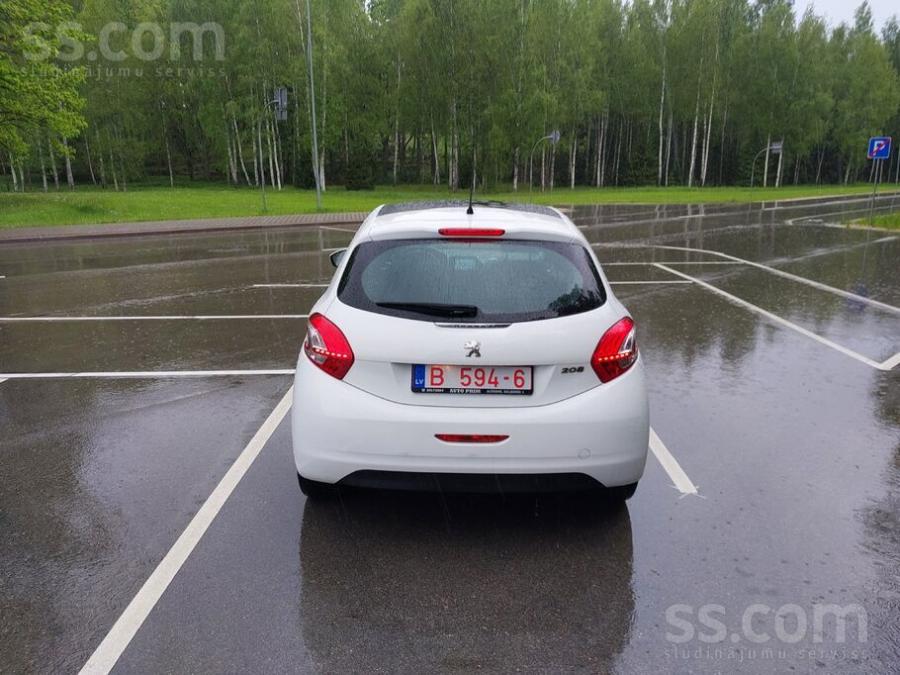 White Peugeot 208 2012 in Aluksne, with an engine capacity of 1.20 L and mileage of 0 thousand km for 3500 €, photo 8 on AUTOMOTO.COM.LV