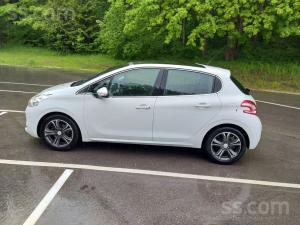 White Peugeot 208 2012 in Aluksne, with an engine capacity of 1.20 L and mileage of 0 thousand km for 3500 €, photo 10 on AUTOMOTO.COM.LV