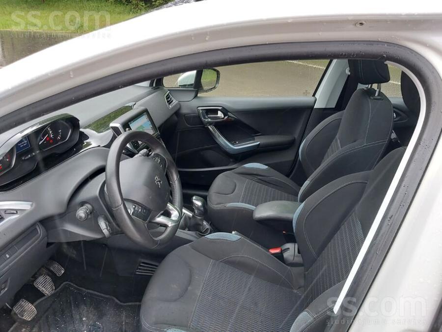 White Peugeot 208 2012 in Aluksne, with an engine capacity of 1.20 L and mileage of 0 thousand km for 3500 €, photo 11 on AUTOMOTO.COM.LV