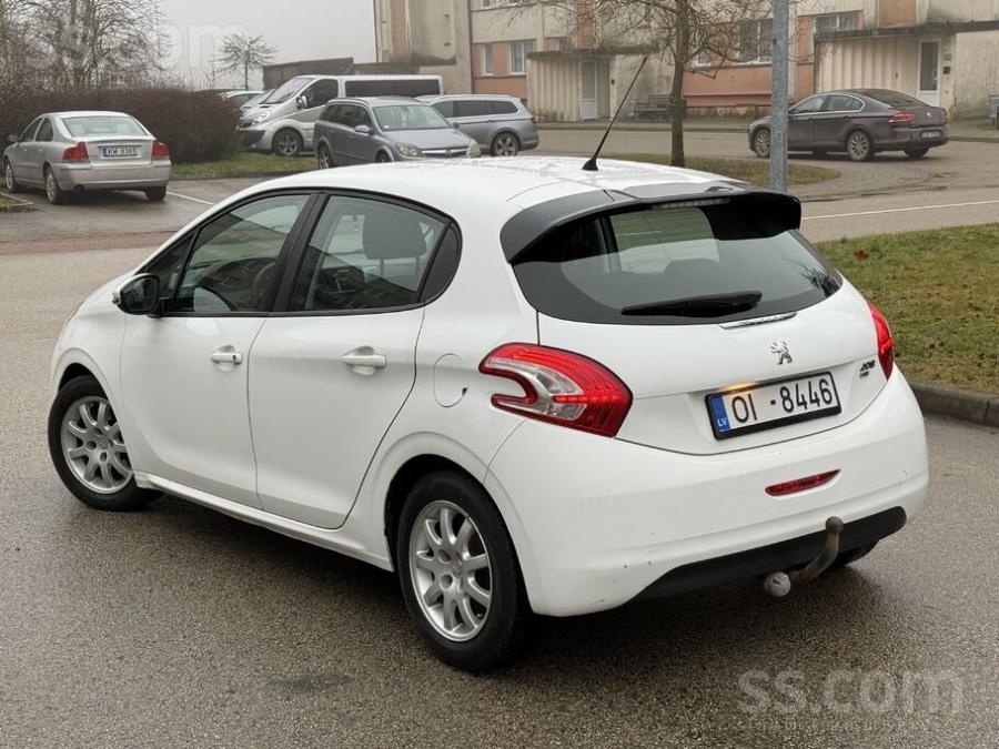 Balts Peugeot 208 2012 Aizkraukle, ar dzinēja tilpumu 1.40 L un nobraukumu 0 tūkst. km par 4250 €, foto 2 vietnē AUTOMOTO.COM.LV