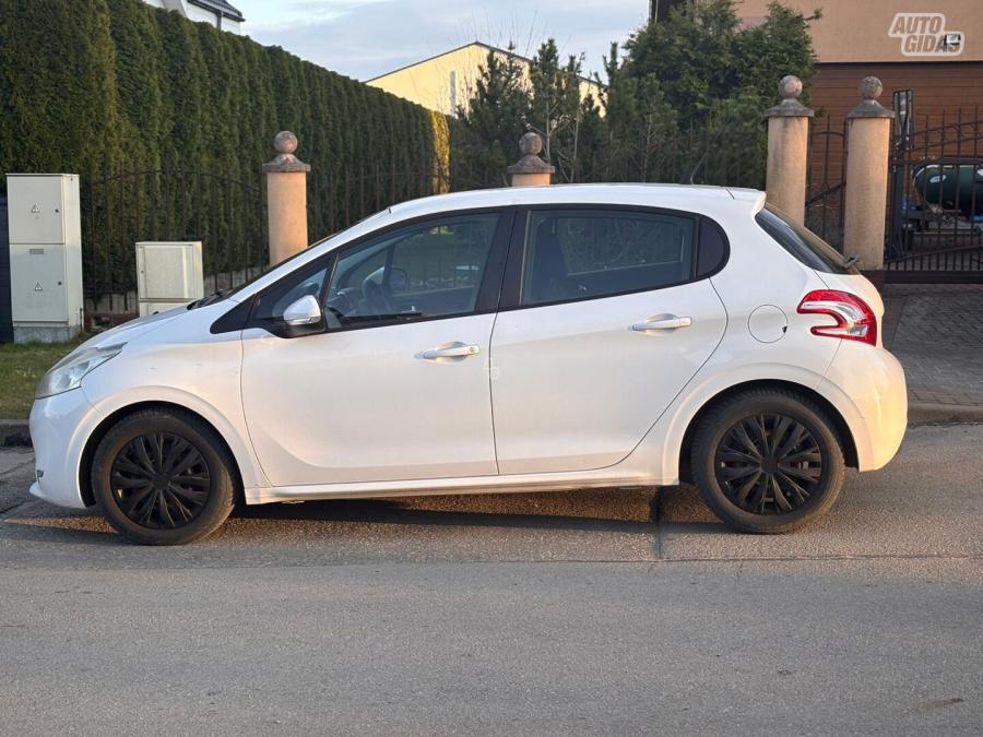 Balts Peugeot 208 2012 Viļņa, ar dzinēja tilpumu 1.20 L un nobraukumu 201 tūkst. km par 2300 €, foto 5 vietnē AUTOMOTO.COM.LV