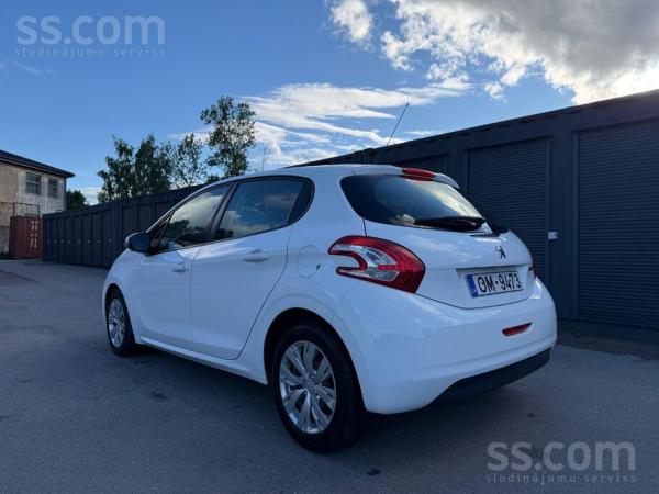 White Peugeot 208 2012 in Riga, with an engine capacity of 1.40 L and mileage of 133 thousand km for 3300 €, photo 7 on AUTOMOTO.COM.LV