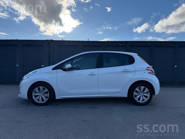 White Peugeot 208 2012 in Riga, with an engine capacity of 1.40 L and mileage of 133 thousand km for 3300 €, photo 8 on AUTOMOTO.COM.LV