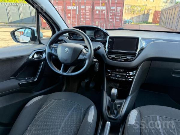 White Peugeot 208 2012 in Riga, with an engine capacity of 1.40 L and mileage of 133 thousand km for 3300 €, photo 9 on AUTOMOTO.COM.LV