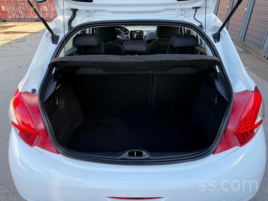 Balts Peugeot 208 2012 Rīga, ar dzinēja tilpumu 1.40 L un nobraukumu 133 tūkst. km par 3300 €, foto 14 vietnē AUTOMOTO.COM.LV