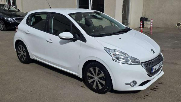 Balts Peugeot 208 2012 Viļņa, ar dzinēja tilpumu 1.40 L un nobraukumu 162 tūkst. km par 4300 €, foto 1 vietnē AUTOMOTO.COM.LV