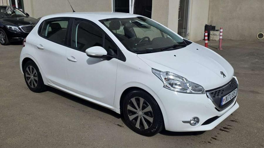 Balts Peugeot 208 2012 Viļņa, ar dzinēja tilpumu 1.40 L un nobraukumu 162 tūkst. km par 4300 €, foto 1 vietnē AUTOMOTO.COM.LV