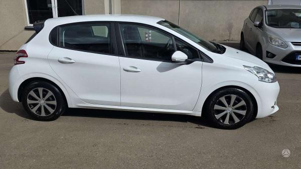 Balts Peugeot 208 2012 Viļņa, ar dzinēja tilpumu 1.40 L un nobraukumu 162 tūkst. km par 4300 €, foto 2 vietnē AUTOMOTO.COM.LV