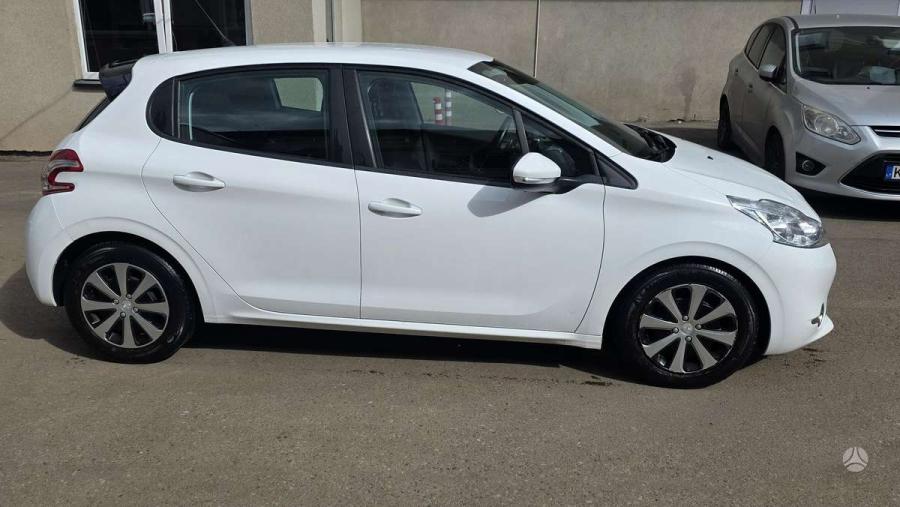 Balts Peugeot 208 2012 Viļņa, ar dzinēja tilpumu 1.40 L un nobraukumu 162 tūkst. km par 4300 €, foto 3 vietnē AUTOMOTO.COM.LV