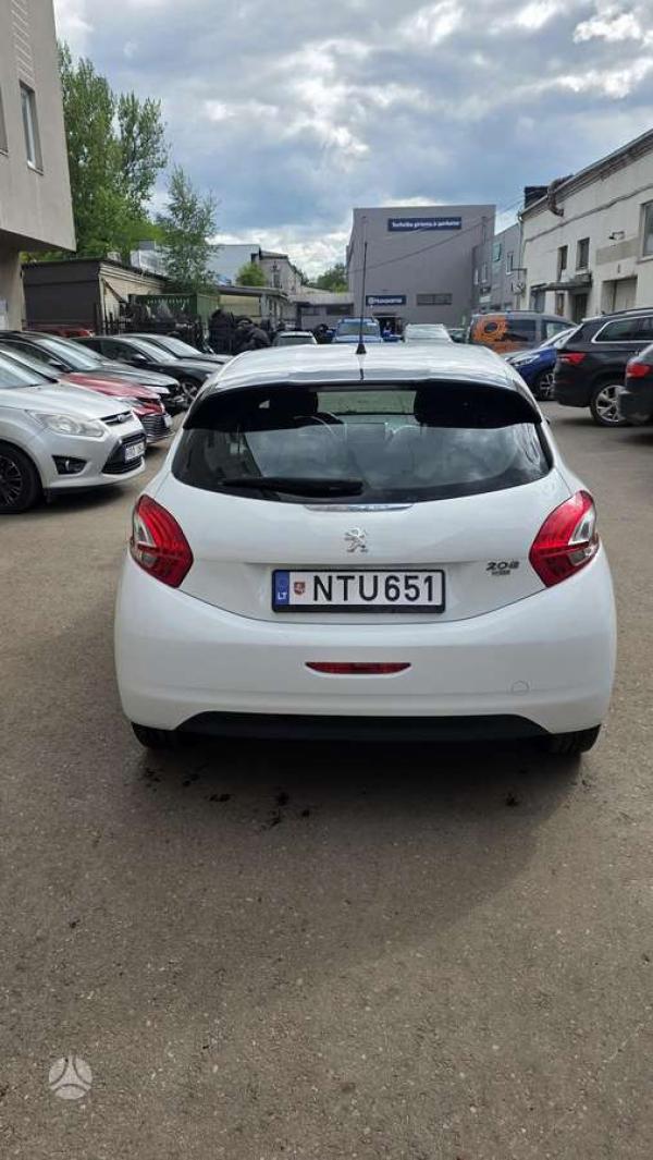 Balts Peugeot 208 2012 Viļņa, ar dzinēja tilpumu 1.40 L un nobraukumu 162 tūkst. km par 4300 €, foto 4 vietnē AUTOMOTO.COM.LV