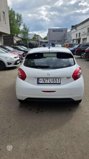 Balts Peugeot 208 2012 Viļņa, ar dzinēja tilpumu 1.40 L un nobraukumu 162 tūkst. km par 4300 €, foto 5 vietnē AUTOMOTO.COM.LV