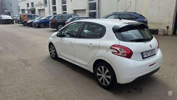 Balts Peugeot 208 2012 Viļņa, ar dzinēja tilpumu 1.40 L un nobraukumu 162 tūkst. km par 4300 €, foto 5 vietnē AUTOMOTO.COM.LV