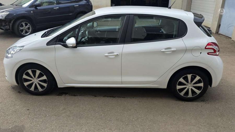 Balts Peugeot 208 2012 Viļņa, ar dzinēja tilpumu 1.40 L un nobraukumu 162 tūkst. km par 4300 €, foto 7 vietnē AUTOMOTO.COM.LV