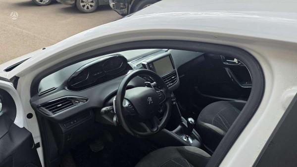 Balts Peugeot 208 2012 Viļņa, ar dzinēja tilpumu 1.40 L un nobraukumu 162 tūkst. km par 4300 €, foto 10 vietnē AUTOMOTO.COM.LV