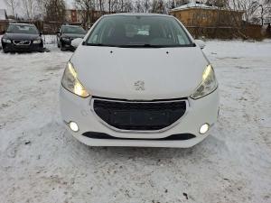 White Peugeot 208 2013 in Pasvalys, with an engine capacity of 1.20 L and mileage of 174 thousand km for 2500 €, photo  on AUTOMOTO.COM.LV