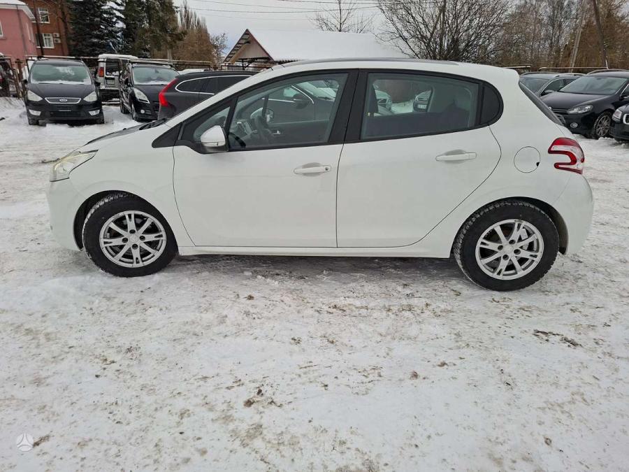 Balts Peugeot 208 2013 Pasvalys, ar dzinēja tilpumu 1.20 L un nobraukumu 174 tūkst. km par 2500 €, foto 3 vietnē AUTOMOTO.COM.LV