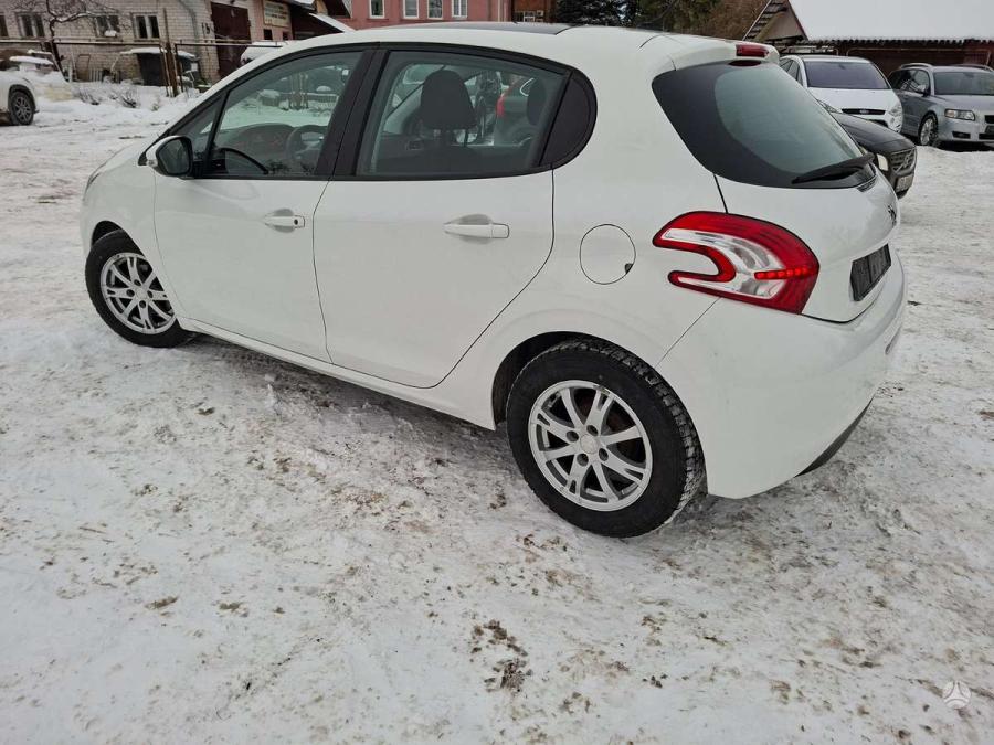 Balts Peugeot 208 2013 Pasvalys, ar dzinēja tilpumu 1.20 L un nobraukumu 174 tūkst. km par 2500 €, foto 4 vietnē AUTOMOTO.COM.LV