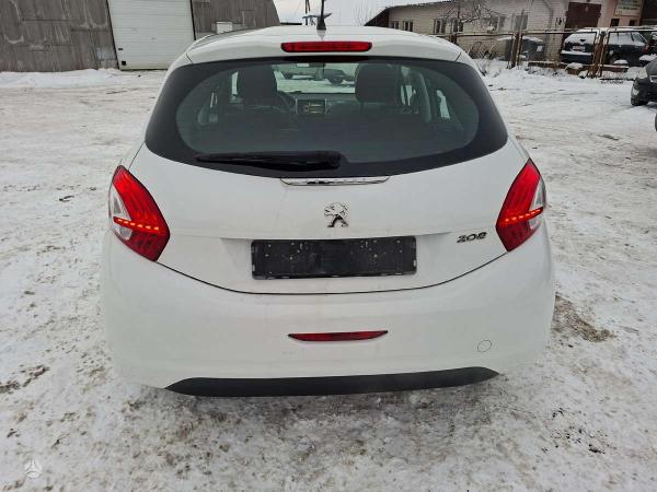 Balts Peugeot 208 2013 Pasvalys, ar dzinēja tilpumu 1.20 L un nobraukumu 174 tūkst. km par 2500 €, foto 5 vietnē AUTOMOTO.COM.LV