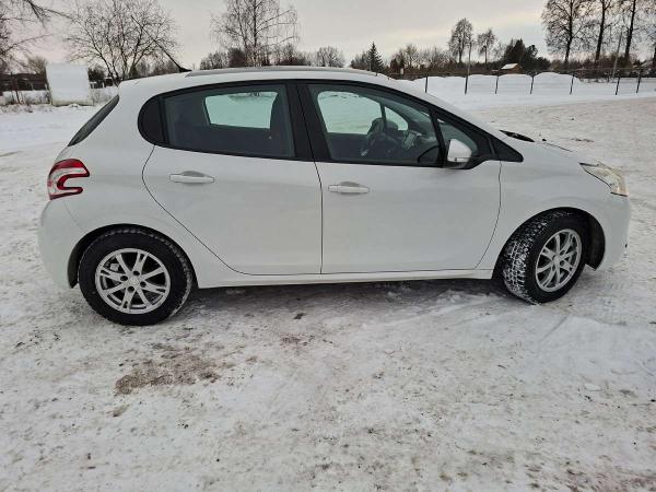 Balts Peugeot 208 2013 Pasvalys, ar dzinēja tilpumu 1.20 L un nobraukumu 174 tūkst. km par 2500 €, foto 7 vietnē AUTOMOTO.COM.LV