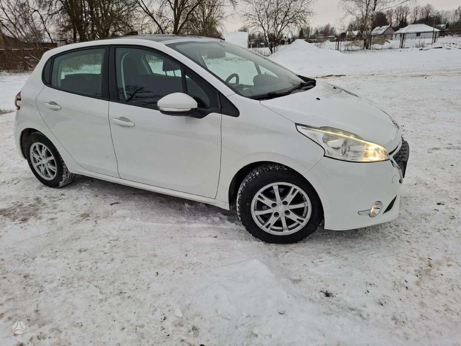 Balts Peugeot 208 2013 Pasvalys, ar dzinēja tilpumu 1.20 L un nobraukumu 174 tūkst. km par 2500 €, foto 8 vietnē AUTOMOTO.COM.LV
