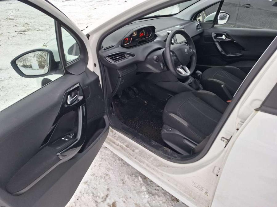 Balts Peugeot 208 2013 Pasvalys, ar dzinēja tilpumu 1.20 L un nobraukumu 174 tūkst. km par 2500 €, foto 11 vietnē AUTOMOTO.COM.LV