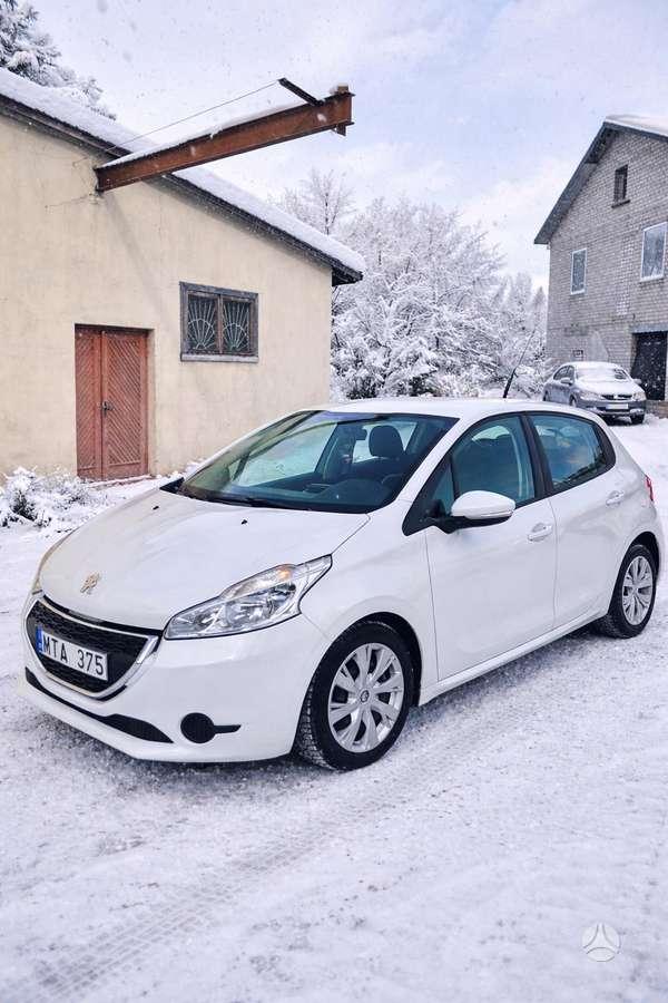 White Peugeot 208 2013 in Kelme, with an engine capacity of 1.40 L and mileage of 225 thousand km for 4350 €, photo 1 on AUTOMOTO.COM.LV