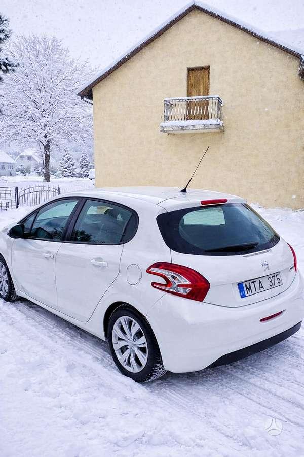 White Peugeot 208 2013 in Kelme, with an engine capacity of 1.40 L and mileage of 225 thousand km for 4350 €, photo 2 on AUTOMOTO.COM.LV