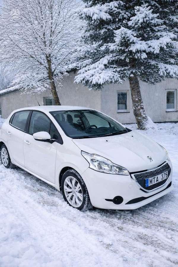 White Peugeot 208 2013 in Kelme, with an engine capacity of 1.40 L and mileage of 225 thousand km for 4350 €, photo 4 on AUTOMOTO.COM.LV