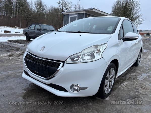 White Peugeot 208 2013 in Viljandi, with an engine capacity of 1.00 L and mileage of 125 thousand km for 3999 €, photo 1 on AUTOMOTO.COM.LV