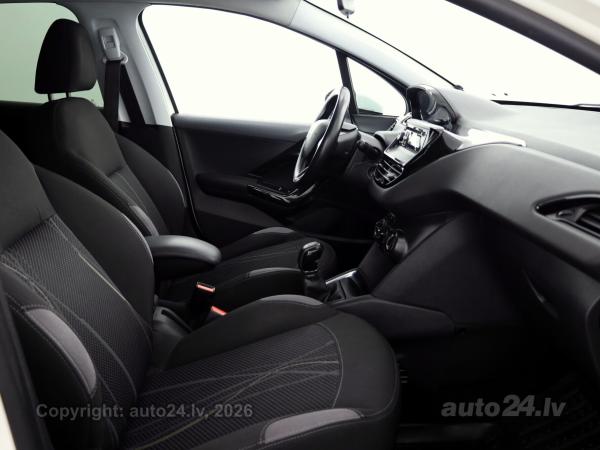 Balts Peugeot 208 2013 Tallina, ar dzinēja tilpumu 1.20 L un nobraukumu 204 tūkst. km par 2199 €, foto 6 vietnē AUTOMOTO.COM.LV