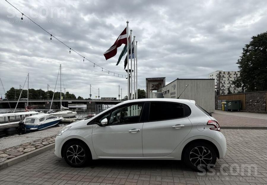 Balts Peugeot 208 2013 Liepāja, ar dzinēja tilpumu 1.40 L un nobraukumu 245 tūkst. km par 3300 €, foto 1 vietnē AUTOMOTO.COM.LV