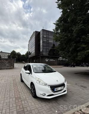 Balts Peugeot 208 2013 Liepāja, ar dzinēja tilpumu 1.40 L un nobraukumu 245 tūkst. km par 3300 €, foto 3 vietnē AUTOMOTO.COM.LV