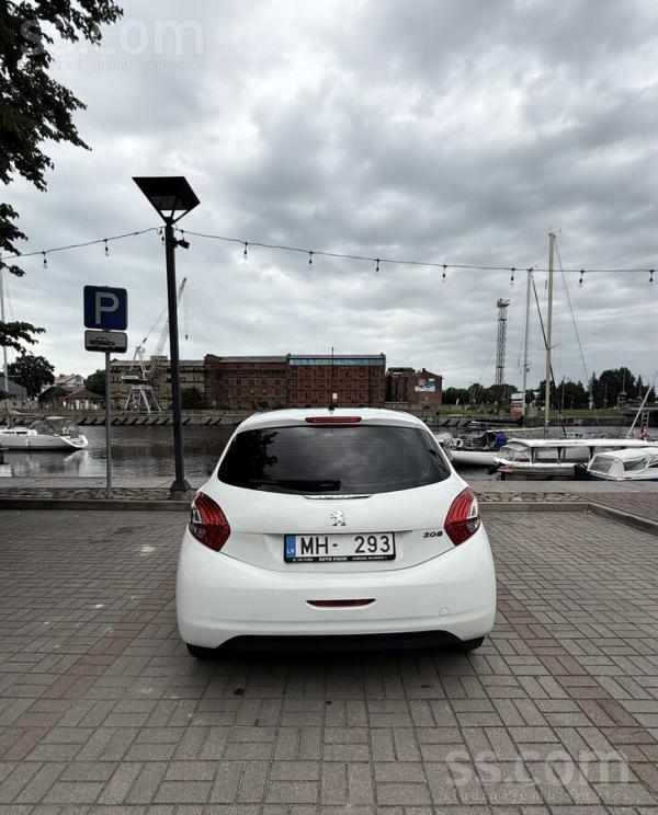Balts Peugeot 208 2013 Liepāja, ar dzinēja tilpumu 1.40 L un nobraukumu 245 tūkst. km par 3300 €, foto 3 vietnē AUTOMOTO.COM.LV