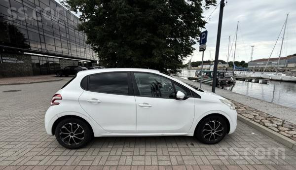 Balts Peugeot 208 2013 Liepāja, ar dzinēja tilpumu 1.40 L un nobraukumu 245 tūkst. km par 3300 €, foto 4 vietnē AUTOMOTO.COM.LV