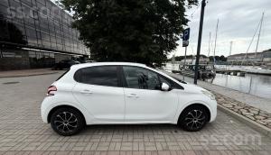 Balts Peugeot 208 2013 Liepāja, ar dzinēja tilpumu 1.40 L un nobraukumu 245 tūkst. km par 3300 €, foto 5 vietnē AUTOMOTO.COM.LV