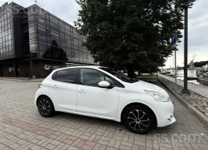 Balts Peugeot 208 2013 Liepāja, ar dzinēja tilpumu 1.40 L un nobraukumu 245 tūkst. km par 3300 €, foto 6 vietnē AUTOMOTO.COM.LV