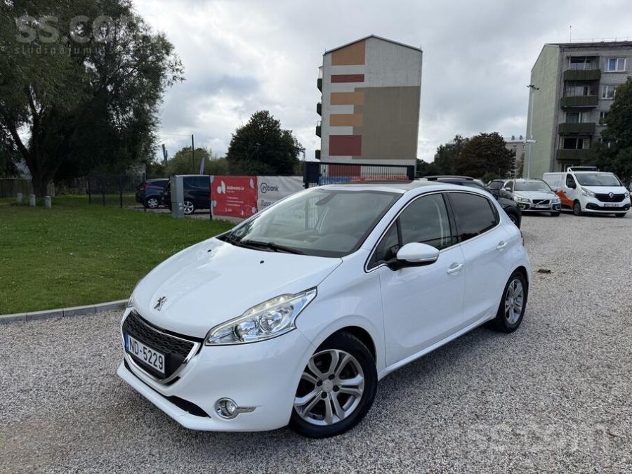 Balts Peugeot 208 2013 Ventspils, ar dzinēja tilpumu 1.60 L un nobraukumu 155 tūkst. km par 3990 €, foto 1 vietnē AUTOMOTO.COM.LV