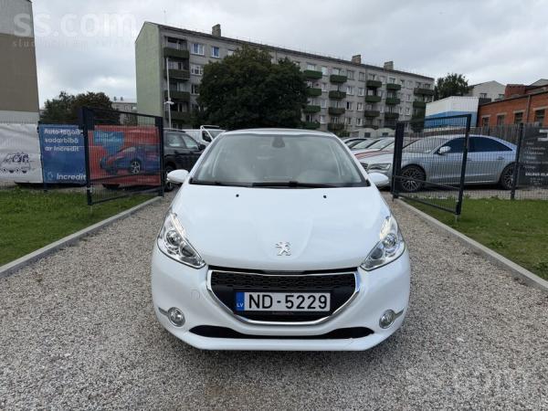 Balts Peugeot 208 2013 Ventspils, ar dzinēja tilpumu 1.60 L un nobraukumu 155 tūkst. km par 3990 €, foto 3 vietnē AUTOMOTO.COM.LV